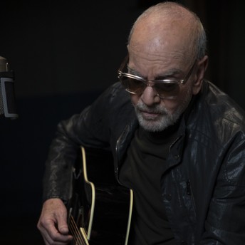 Neil Diamond | Biography, Music & News | Billboard