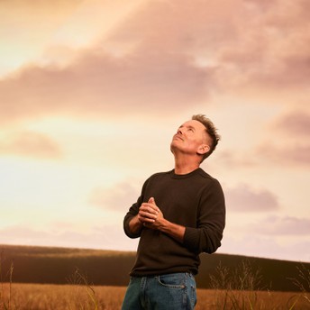 Brandon Lake, Chris Tomlin to Lead Worship During Charlie Kirk Memorial ...